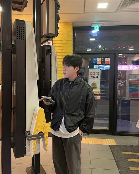 코팅 스티치 크롭 바람막이 젠틀서울