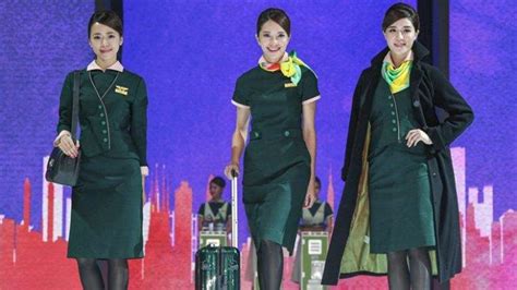 Seragam Pramugari Paling Stylish Ada Di 8 Maskapai Ini Penumpang