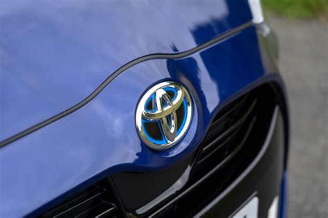 What Is Toyotas Smallest Suv Toyota Ch R Specs And Comparison