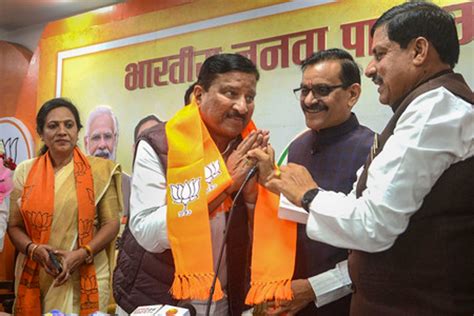 பாஜகவில் இணைந்த முன்னாள் காங்கிரஸ் எம்எல்ஏக்கள்