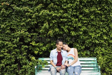 Lgbt女同性恋的夫妇片刻幸福概念 库存图片 图片 包括有 女朋友 亲热 聚会所 女性 户外 女孩 85878447