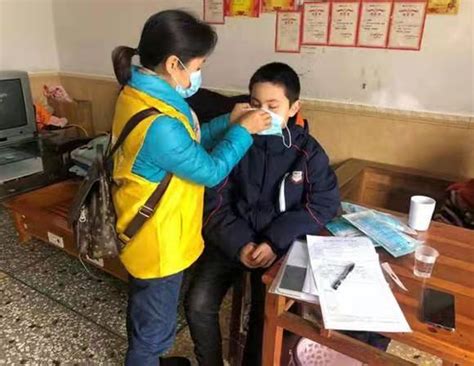 点赞城步入户走访用心呵护困境儿童健康成长