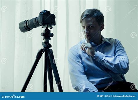 Voyeur Med Kameran Arkivfoto Bild Av Bevakning Voyeur 62911456