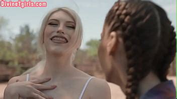 Transgender Beauty Fucks Milf Female In Wet Pussy Hole Xvideos Com