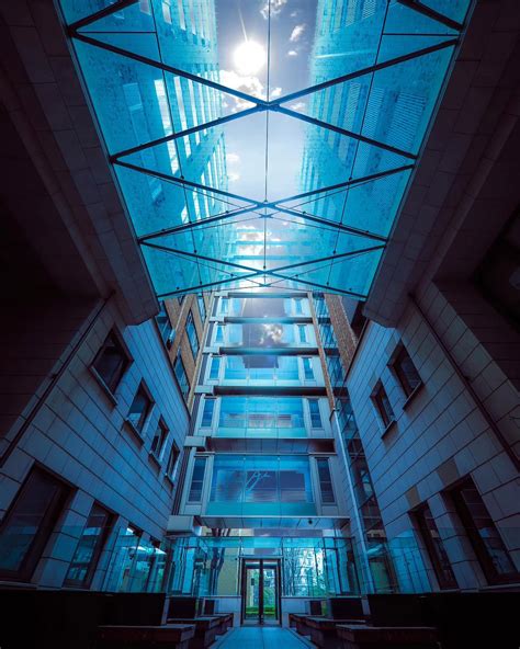 🦋趣理🦋 東京大学 The University Of Tokyo 理学部1号館 東京文京区 東京大学理学部1号館のピロティ 開放感のある