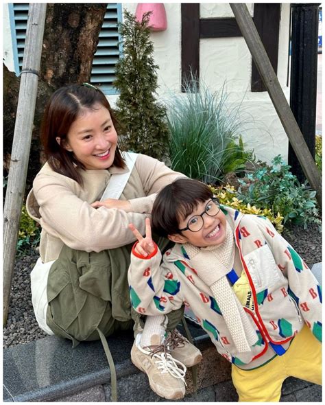 품절대란 이시영 미우미우 X 뉴발란스 530 운동화 가격은 제이블