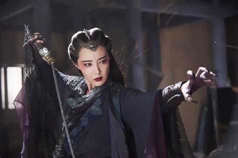 《射雕》米露演梅超风 发型凌乱不失美感杨旭文李一桐射雕英雄传新浪娱乐新浪网