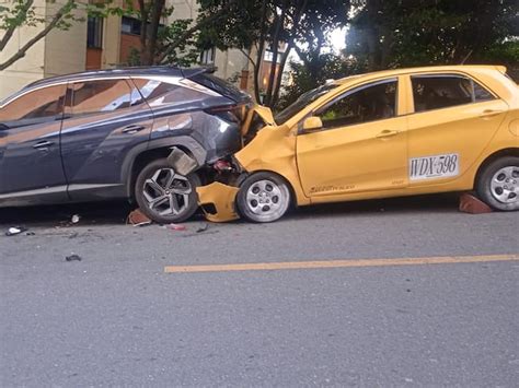 Choque De Tres Carros Dejó Seis Personas Lesionadas En Medellín