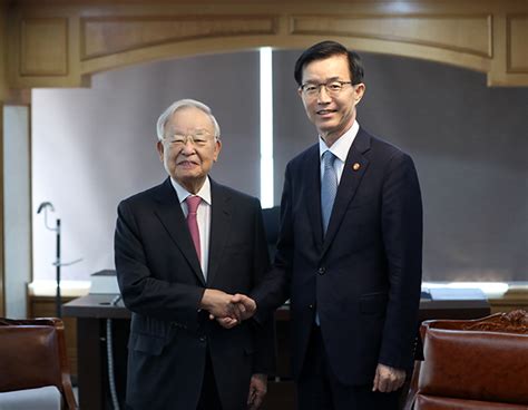 방문규 산업부 장관 경총·한경협 찾아정부와 기업 한몸 경제 기사 더팩트