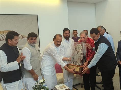 अभिमानास्पद रतन टाटा यांना महाराष्ट्राचा पहिला उद्योगरत्न पुरस्कार