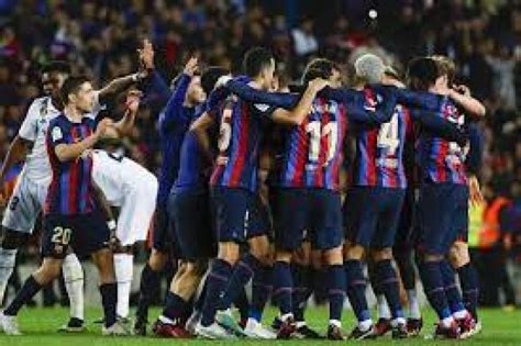 العاشرة مساء مواجهة حاسمة بين برشلونة الأسبانى ورويال أنتويرب البلجيكي