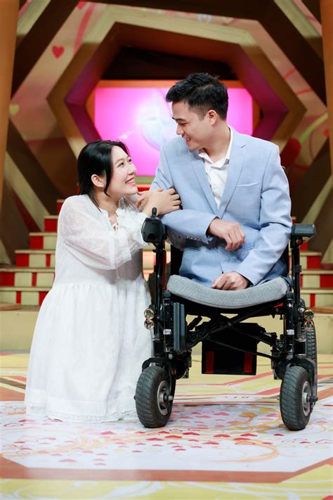 Vợ Chồng Son Chuyện Tình Như Cổ Tích Của Chàng Trai Không Chân Và Vợ