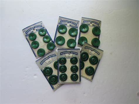 Vintage Buttons Original Packets Irish Green Round Plastic Fashionable Button Chic Brand Mid