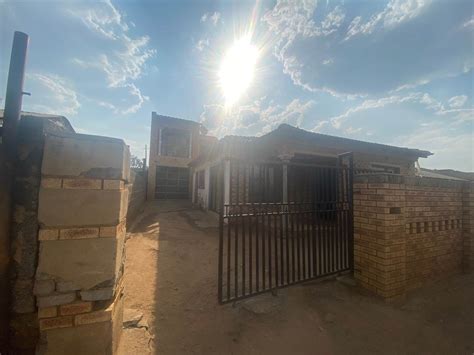 3 Bed House For Sale In Senaoane T4475664 Private Property