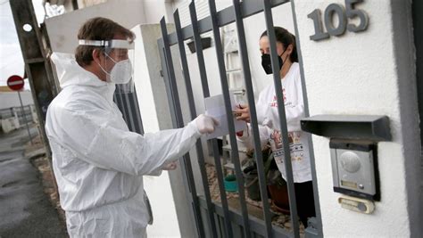 maior média de casos novos de Covid do mundo Portugal fechará escolas por dias