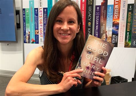 A Garota Perfeita Chega S Livrarias Em Maio All Pop Stuff