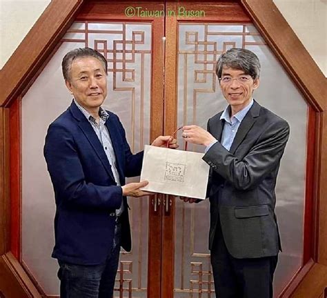 부산화교중고등학교 고 교장의 정년퇴임과 장 교장의 취임을 축하드립니다 Taipei Mission In Korea