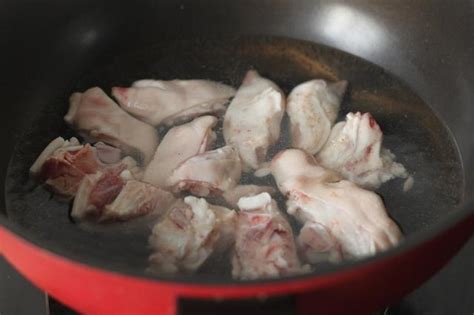 ~超解饞的黃豆燜豬蹄，做法簡單！ 每日頭條