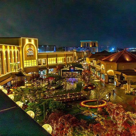 용인맛집 용인카페 소개하는 용인가볼만한곳 공식계정 현시간 크리스마스 갬성가득한 롯데프리미엄아울렛 기흥🎄 반짝반짝 조명으로