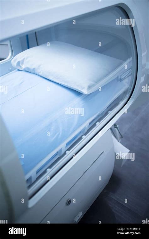 Hyperbaric Oxygen Therapy Chamber Stock Photo Alamy