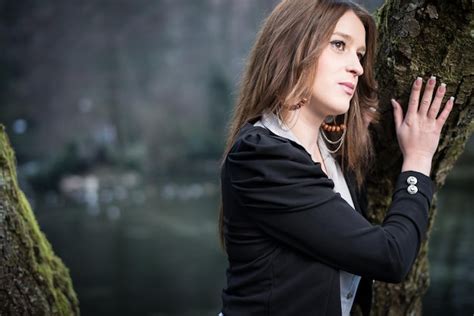 Premium Photo Young Woman Posing At The Tree