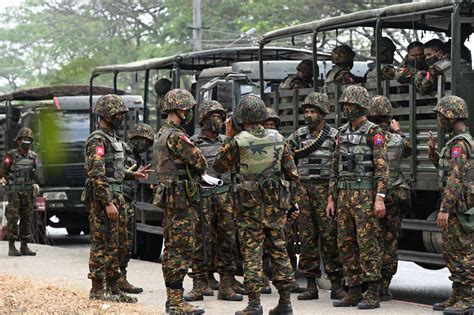 တပ်ပြေးတွေများမလာအောင် ထိန်းချုပ်နေရတဲ့ မြန်မာစစ်တပ် — မြန်မာဌာန