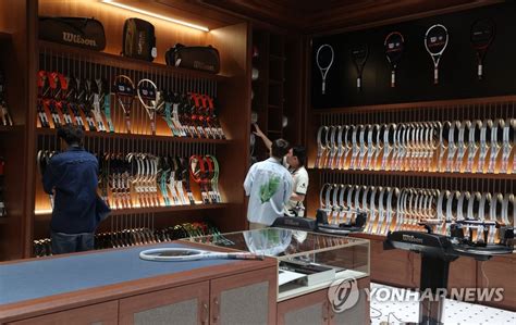 롯데백화점 체험형 테니스 매장 테니스메트로 오픈 연합뉴스