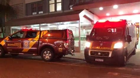Homem Sofre Fratura Exposta Em Tornozelo Após Cair De Escada