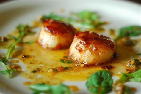 Seared Scallops With Vinaigrette Sauce The Bedford Tribune