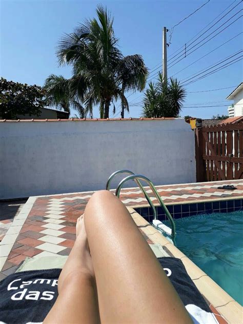 Pin de Valentina Velásquez em Fondos para iphone Imitando fotos tumblr Fotos Foto na piscina
