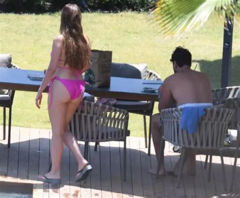 Eda Ece pembe bikinisini üzerinden hiç çıkarmadı Balayı çiftini gizlice çektiler