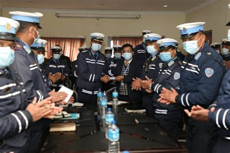 अब एपबाटै ट्राफिक प्रहरीले नक्कली लाइसेन्स पत्ता लगाउने सेतोपाटी