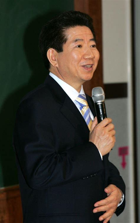 노무현사료관 정보통신대학교를 방문해 학생들에게 격려말씀하는 노무현 대통령