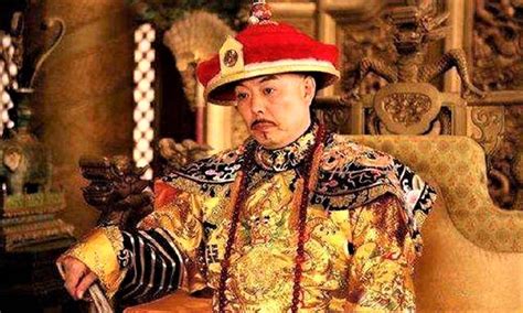 康熙遗诏，到底是“传位十四子”，还是“传位于四子”？雍正