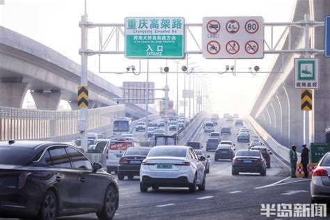 重庆高架路通车首日，北段车流平稳畅通