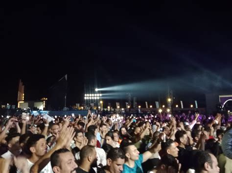 حكيم يشعل أجواء مهرجان العلمين بأغنيتى الليلة بمبى وجانى صور
