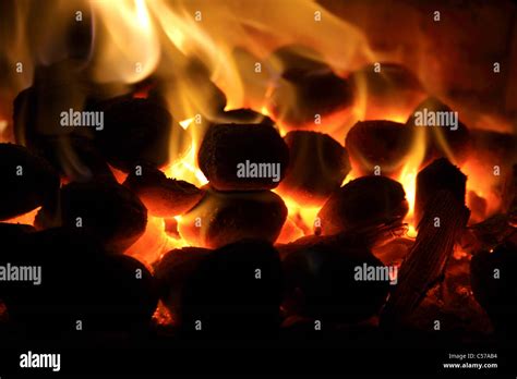 Fossil fuel burning hi-res stock photography and images - Alamy