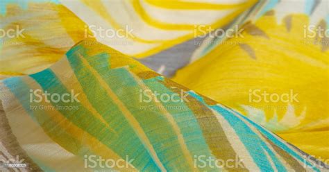 텍스처 배경 패턴 실크 패브릭 노란색 파란색과 회색 파란색 음영 그것은 당신의 디자인 악센트 배경 화면 포스터 및 엽서에 적합합니다 당신의 가능성은 무한합니다 0명에 대한