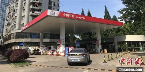 油价迎年内首次上涨 加一箱油多花13 5元 手机新浪网