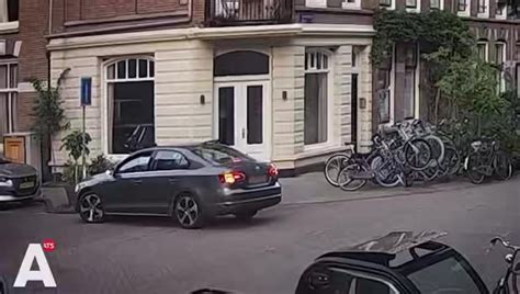 Zet Geluid Aan Man Na Nep Date Onder Schot Gehouden En Beroofd Van