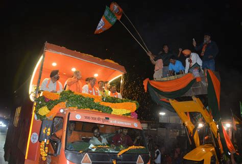 अलवर शहर में भाजपा की परिवर्तन संकल्प यात्रा का ऐसे किया स्वागतदेखे