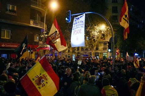 Visão Cerca De Mil Manifestantes Protestam Em Madrid Pela 19ª Noite