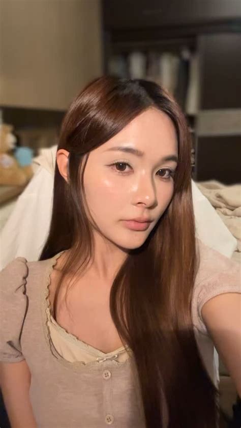 這是我 原相機底下最真實的我 女孩子的臉蛋除了膚況好 還要到怎麼樣 才算是真的很漂亮 ٩ ว
