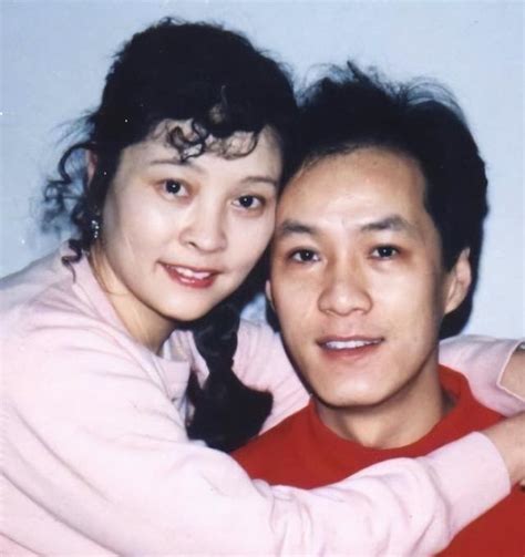 馮遠征：新任人藝院長，娶大8歲梁丹妮，60歲沒孩子和妻子相伴 每日頭條