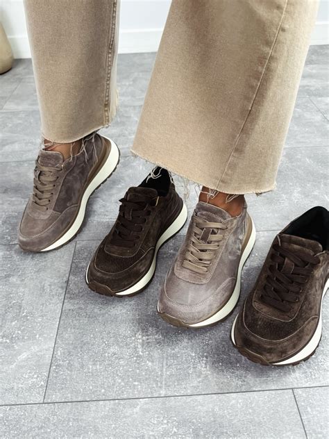 ЖІНОЧЕ ВЗУТТЯ • кросівки • лофери • туфлі • кеди• босоніжки КОД 366 Босоніжки Erika Колір