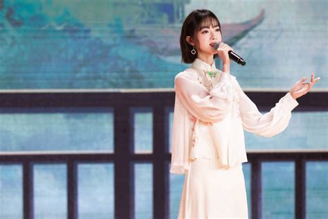 吴谨言央视晚会花絮释出 穿旗袍小家碧玉清新脱俗 搜狐大视野 搜狐新闻