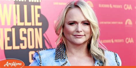 Miranda Lambert 40 Poses In Fitting Black Mini Dress That Shows Off