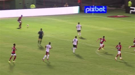 Atuações do Flamengo Lázaro faz os dois gols contra Portuguesa e comanda a vitória na estreia
