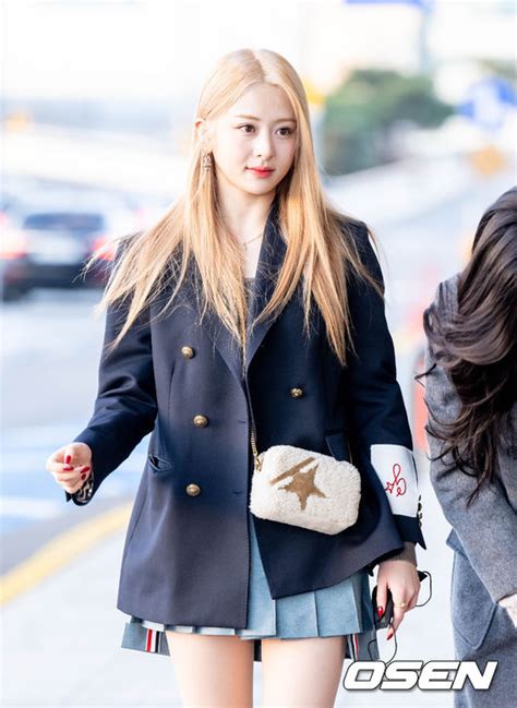 [사진]르세라핌 허윤진 레몬처럼 상큼하게 네이트 뉴스