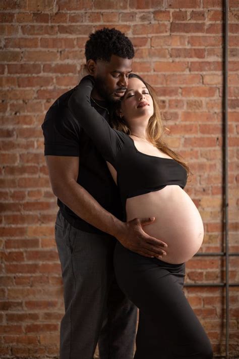 7 Best Couple Maternity Photoshoot Ideas Couple Favorites